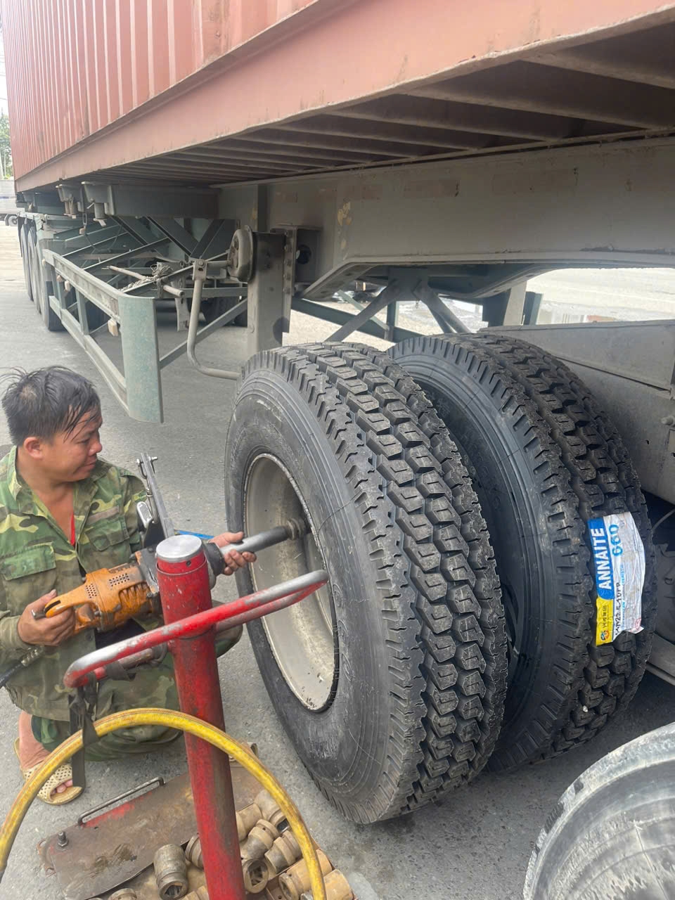 Tại sao phải đảo lốp xe ô tô? Những điều tài xế cần biết